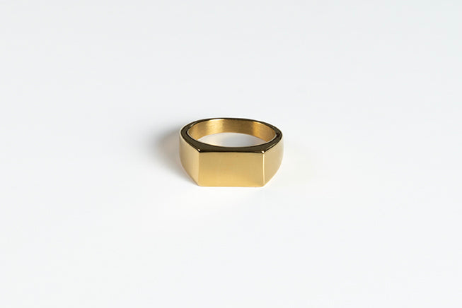 Flat face gold ring
