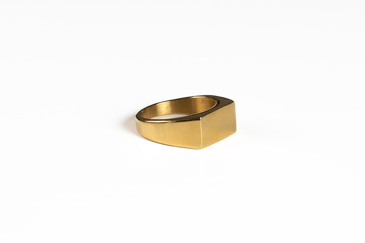 Flat face gold ring